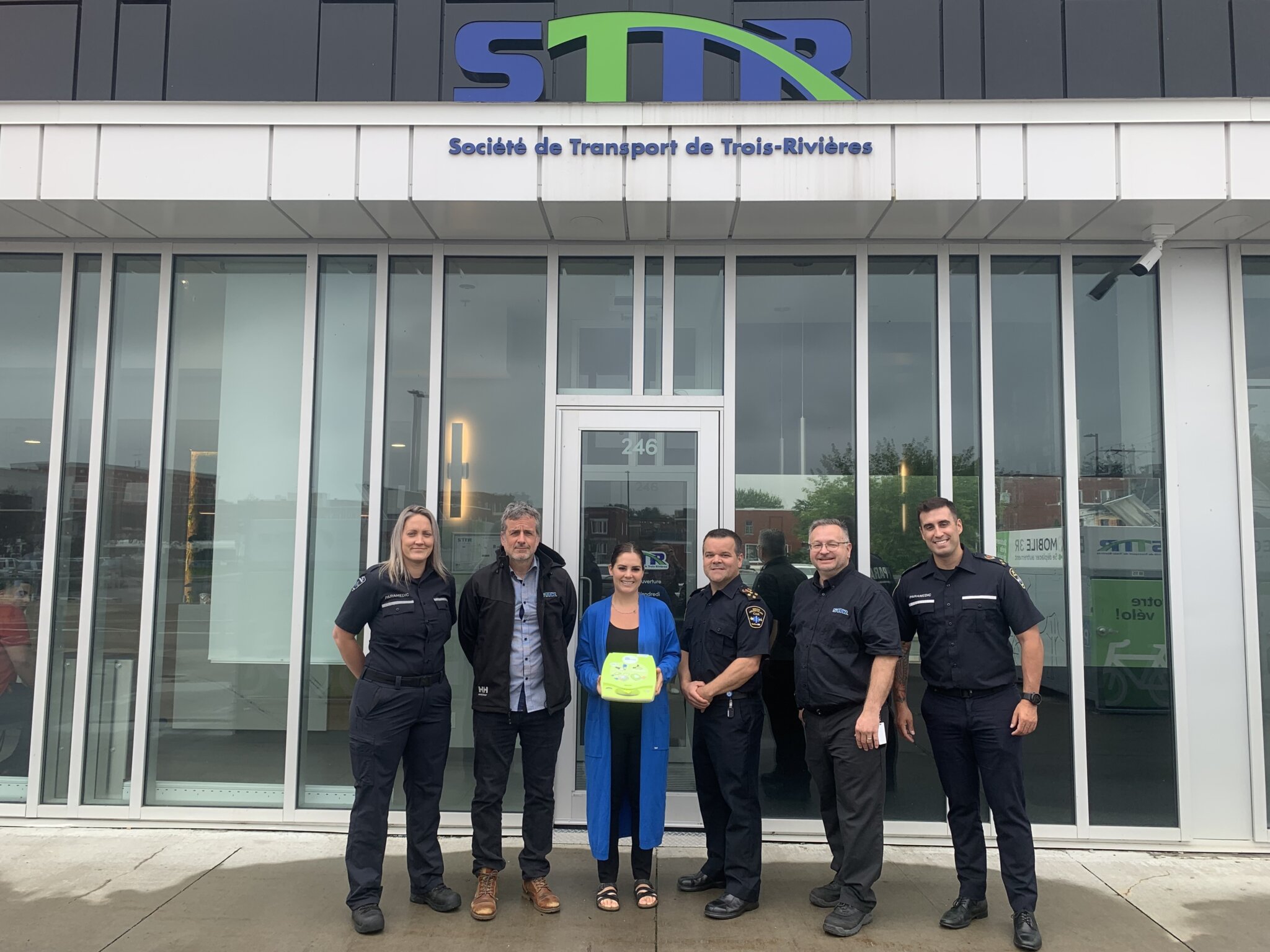 La STTR reçoit un défibrillateur de la Coopérative des Ambulanciers de ...